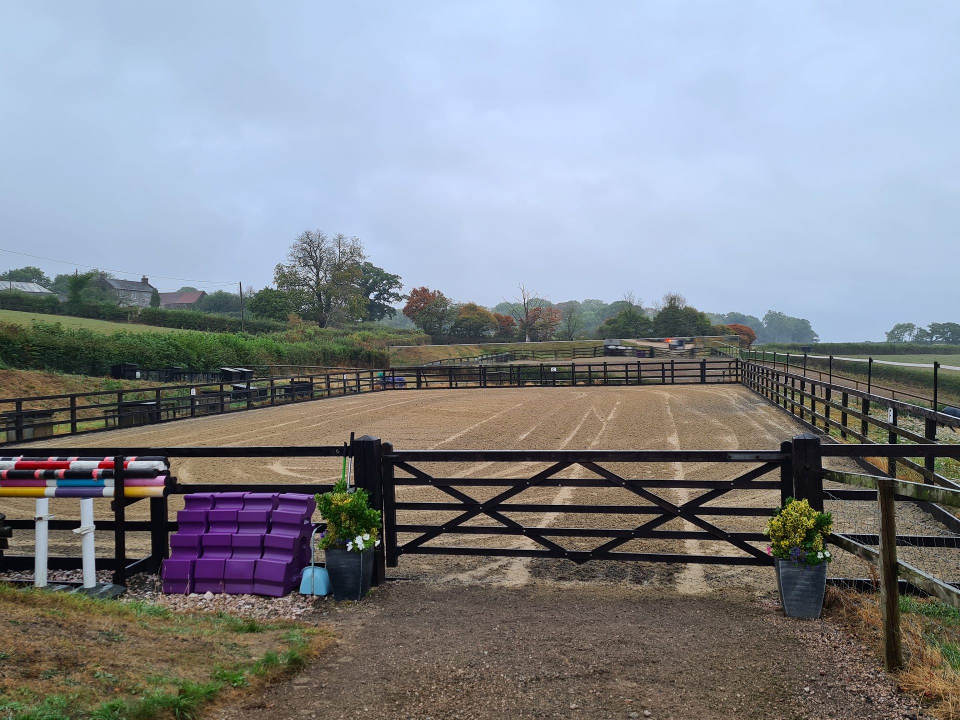Lower Down Farm - LiveryList